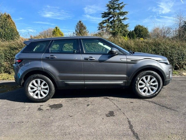 Used LAND ROVER RANGE ROVER EVOQUE 2015 Grey in Wingham, Kent ...